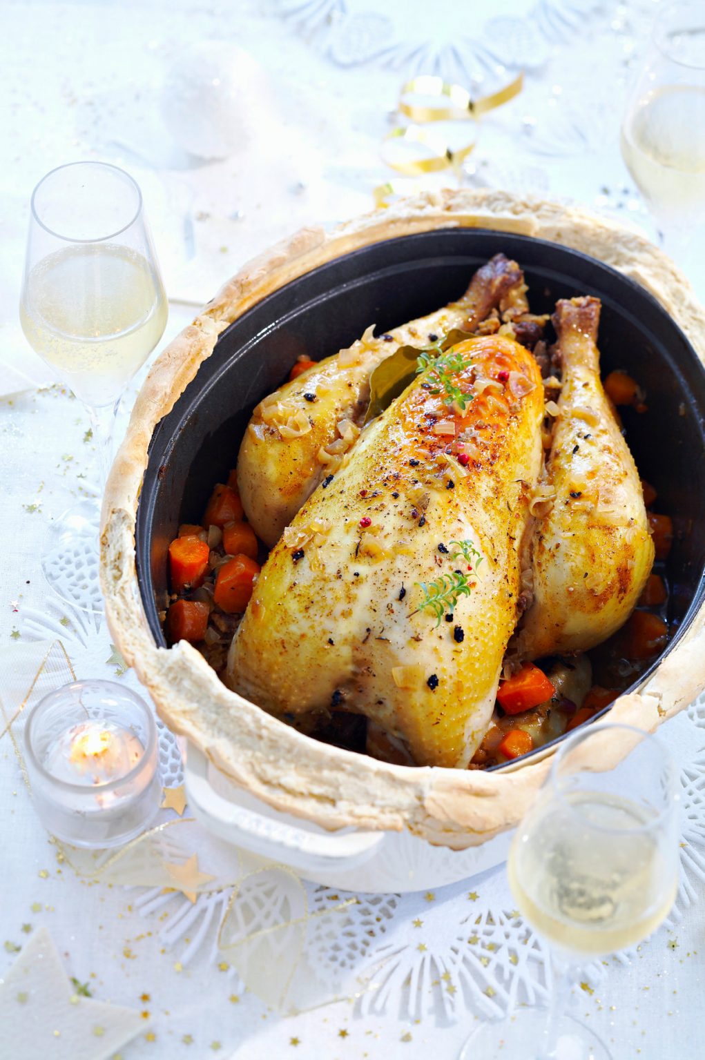 Chapon en cocotte lutée, farci au foie gras et truffé | Recette Cuisine