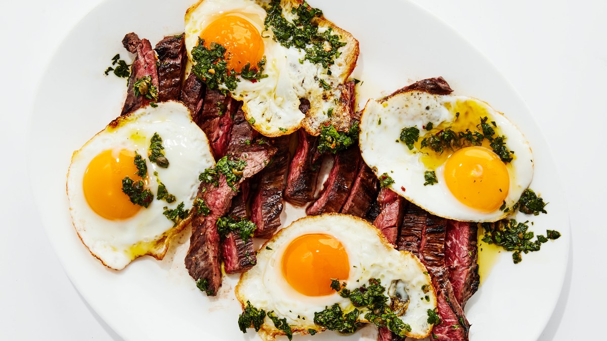 Steak et Oeufs à la Salsa Verde | Recette Cuisine