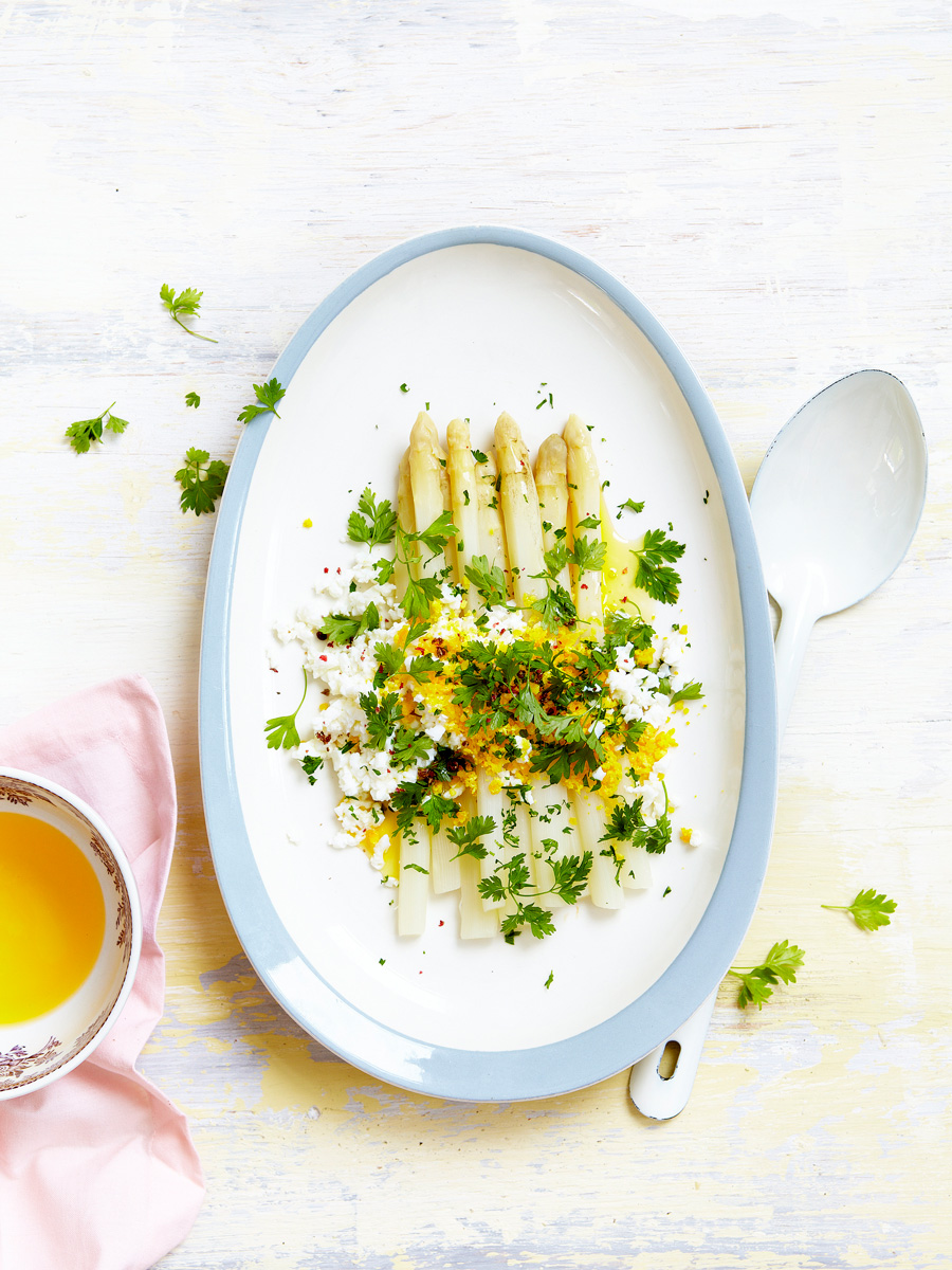 Asperges blanches à l’œuf mimosa et au persil | Recette Cuisine