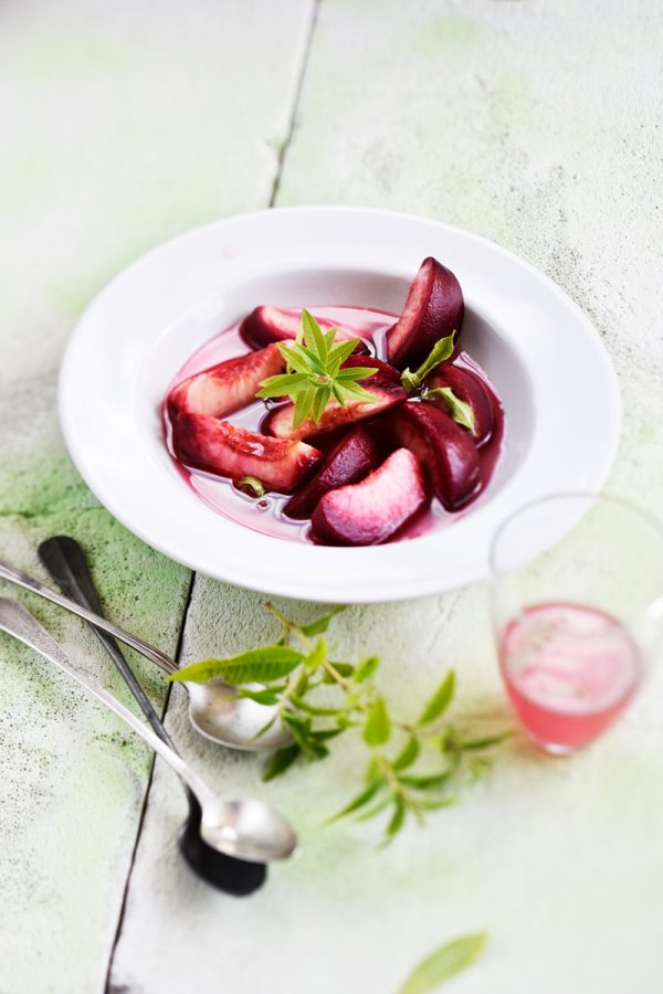 Pêche de vigne pochée au sirop de verveine | Recette Cuisine