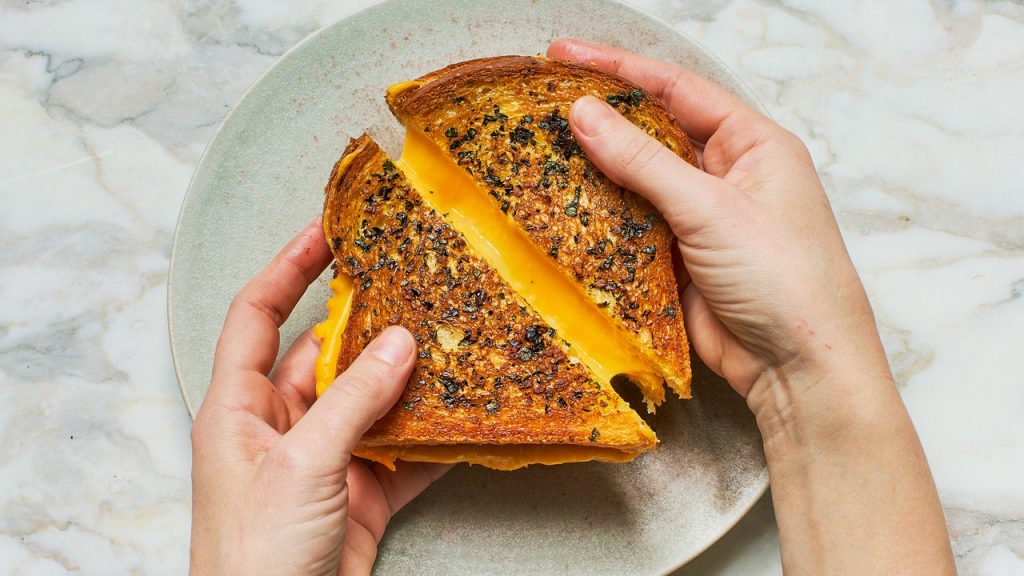 Fromage grillé au pain à l’ail | Recette Cuisine