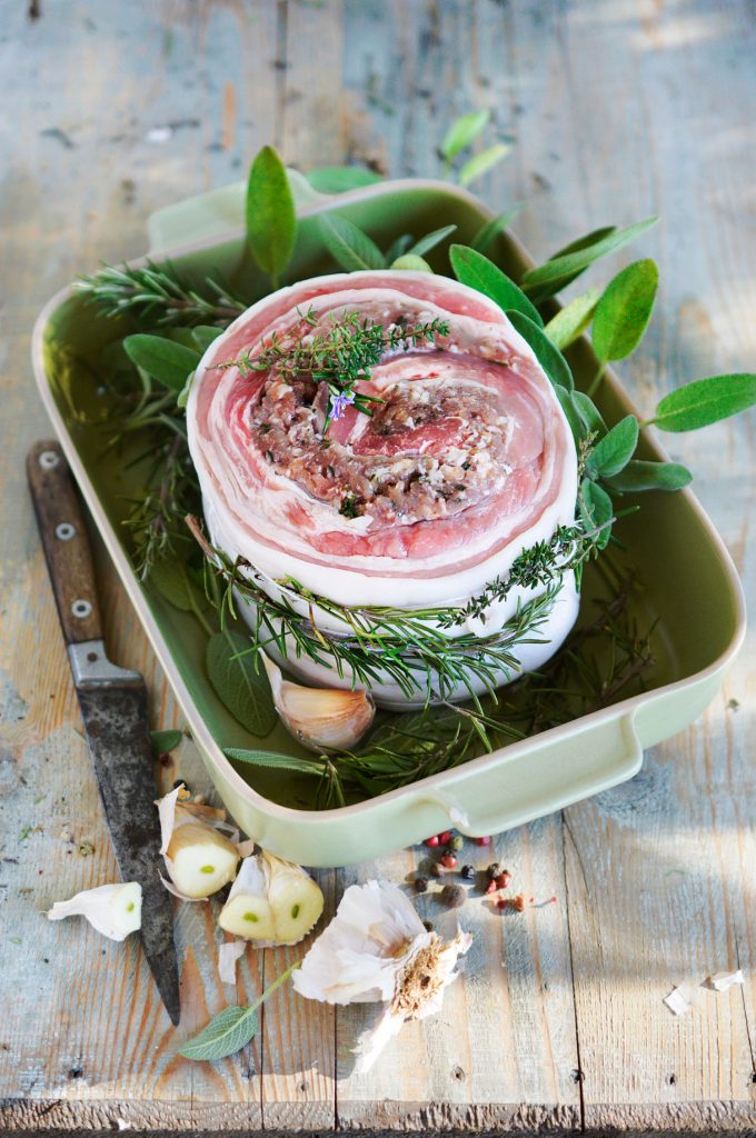 Rôti de veau roulé et farci aux herbes | Recette Cuisine