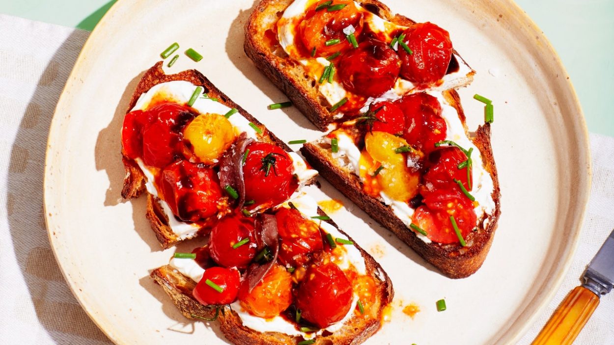Toast aux tomates cerises boursouflées | Recette Cuisine