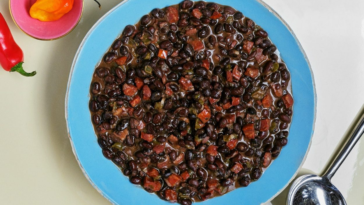 Haricots noirs au double porc de Tinta | Recette Cuisine