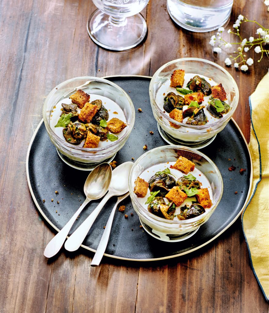 Escargots à la crème d’ail & croûtons de pain d’épices au four ...