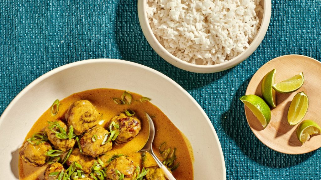 Boulettes de viande au curry crémeux à la noix de coco | Recette Cuisine
