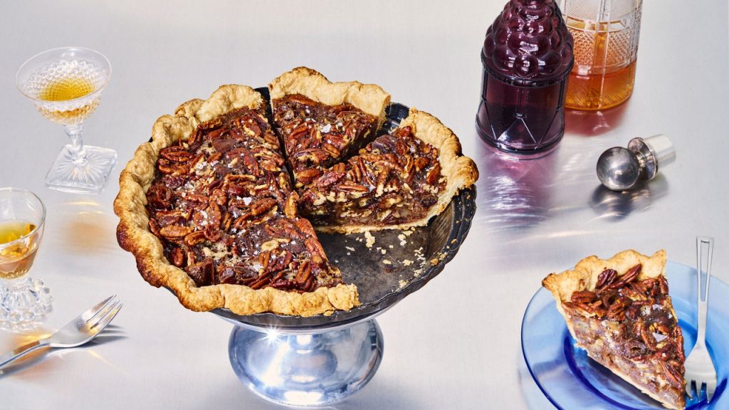 Tarte aux noix de pécan et aux dattes au bourbon | Recette Cuisine