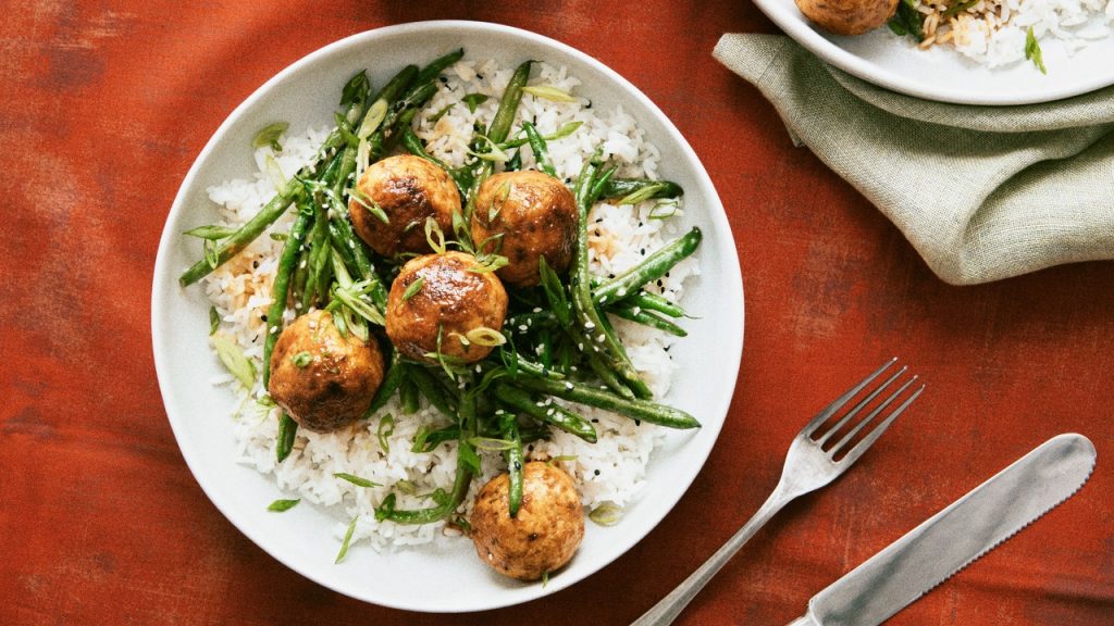 Boulettes de poulet aux haricots verts et sésame | Recette Cuisine